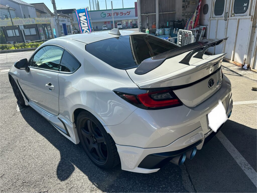 【Blog】GR86 サード ウィング取付 SARD LSR WING 彦根 BRZ | Garage C.S.T
